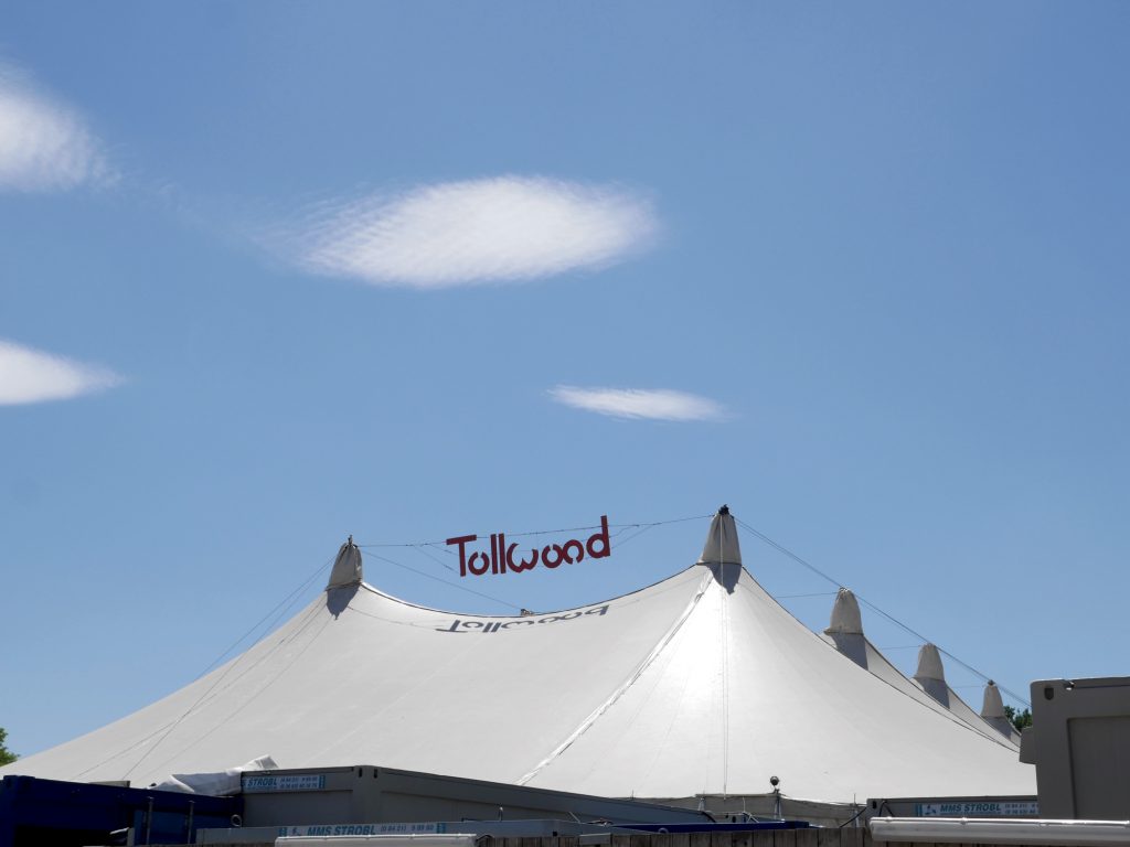 6 Signature Grooves – Nick Petree from Beirut explains - CATwithHATs